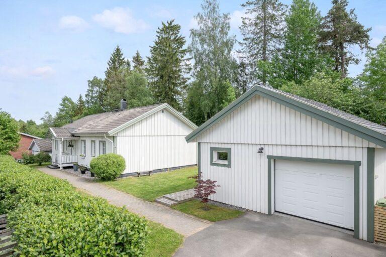 Nyläggning av markplattor i Trönninge, Varberg - Varberg Mark & Trädgård